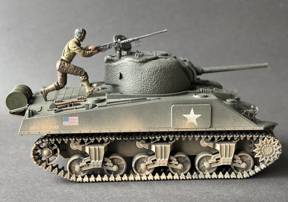 Bravo Team 1:18 WWII M4A3 Sherman Tank + 3x Ultimate Soldier Crew ...