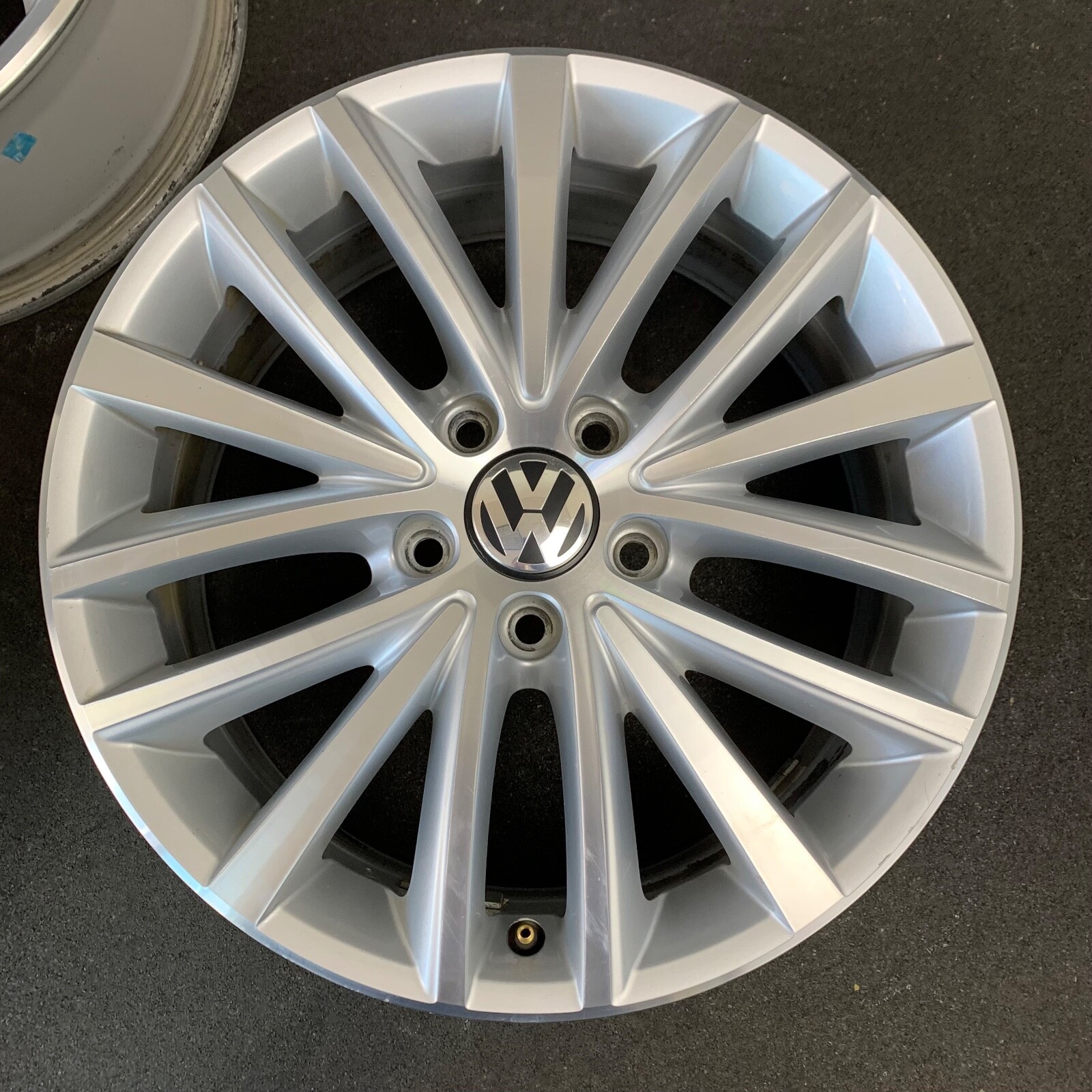 (4) VW Volkswagen Jetta Jetta GLI Original Wheels Rims + Caps 17" Hol ...