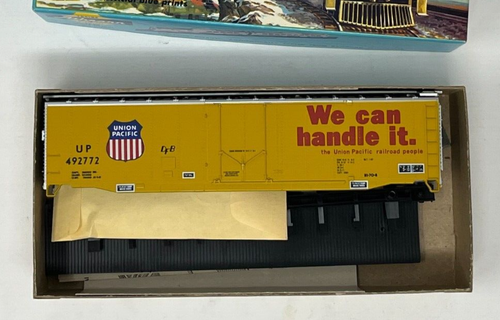 HO Athearn Union Pacific 50ft Plug Door Box Car "We Can Handle It" 820 ...