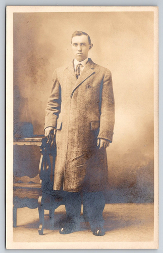VINTAGE OLD ANTIQUE PICTURE REAL PHOTO POSTCARD IMAGE MAN SUIT TIE COAT ...