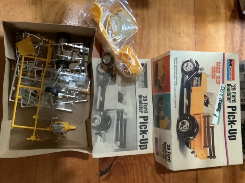 Monogram 1/24 29 Ford Roadster Pick-Up 7555 Vintage Plastic Model Car ...