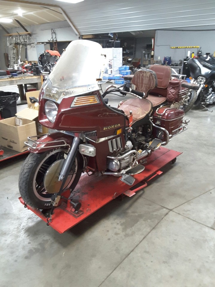 1982 82 80-83 Honda Goldwing GL1100 GL 1100A Aspencade CORBIN SEAT ADJ ...