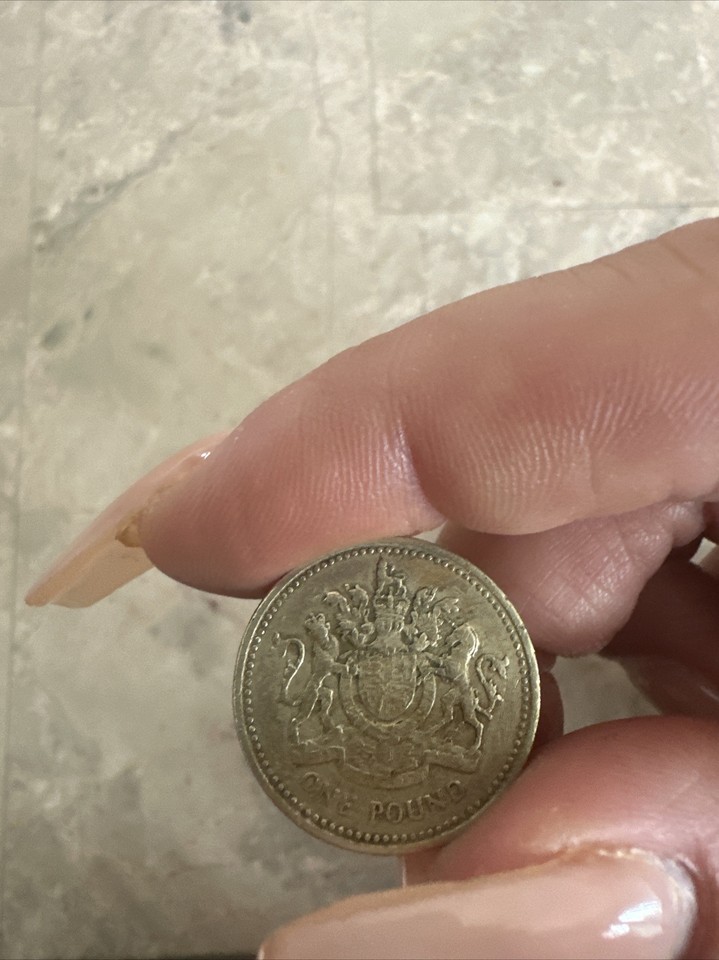 1983 One Pound coin error upside down rim Queen Elizabeth II rare | eBay