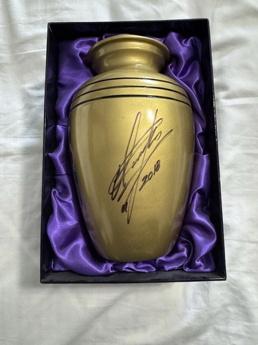 2018 WWE Undertaker Commemorate Urn 21-0 Autographed Signed Beckett CoA ...