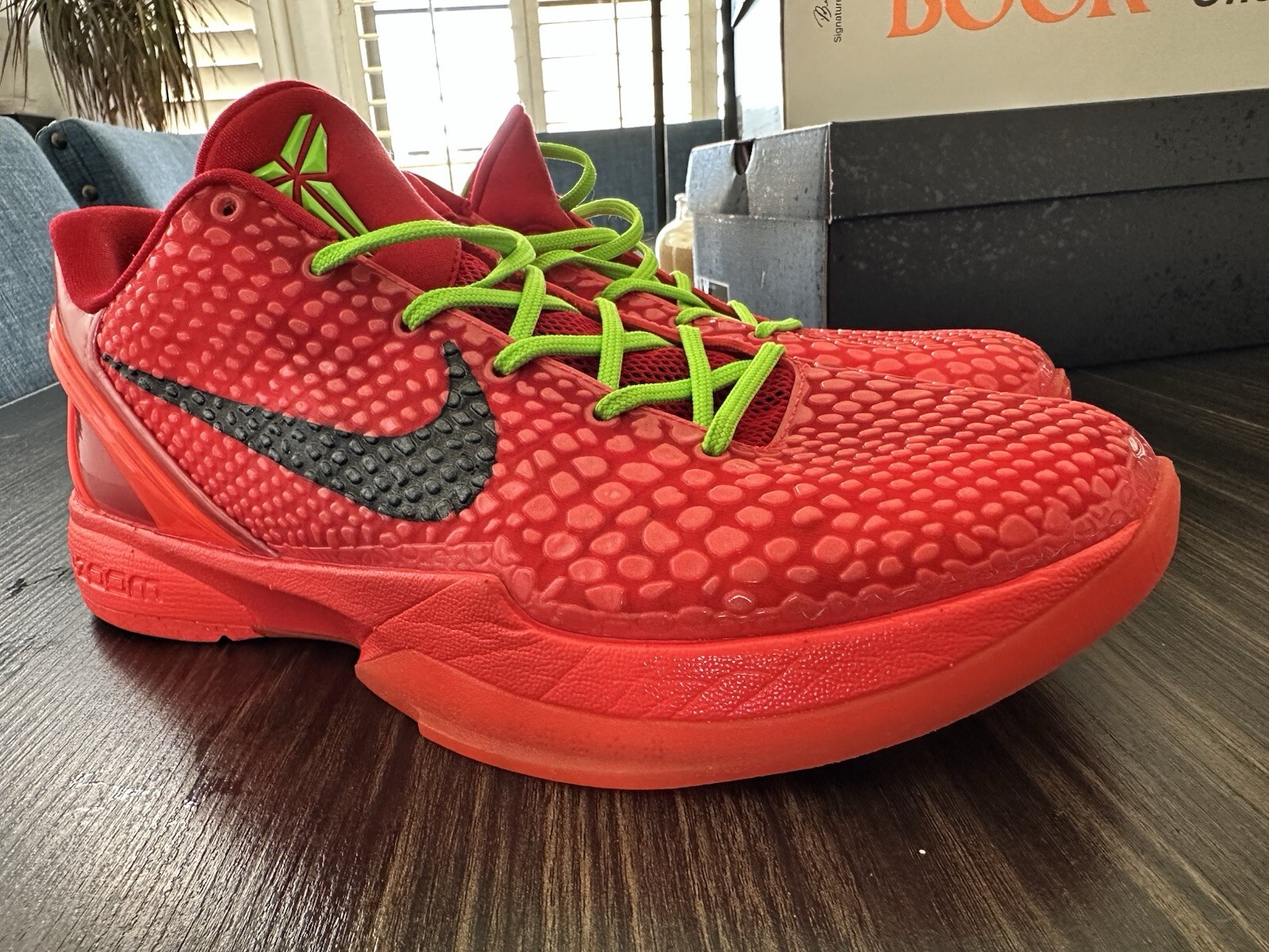 Kobe 6 Reverse Grinch Size 10 - Gem