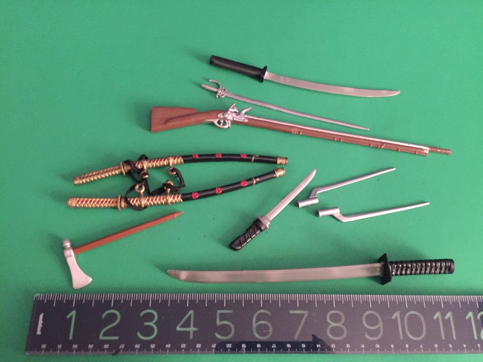 LOT OF ASSORTED GI JOE 1997 FOOT LOCKER /WEAPONS POSSIBLE EARLIER ITEMS ...