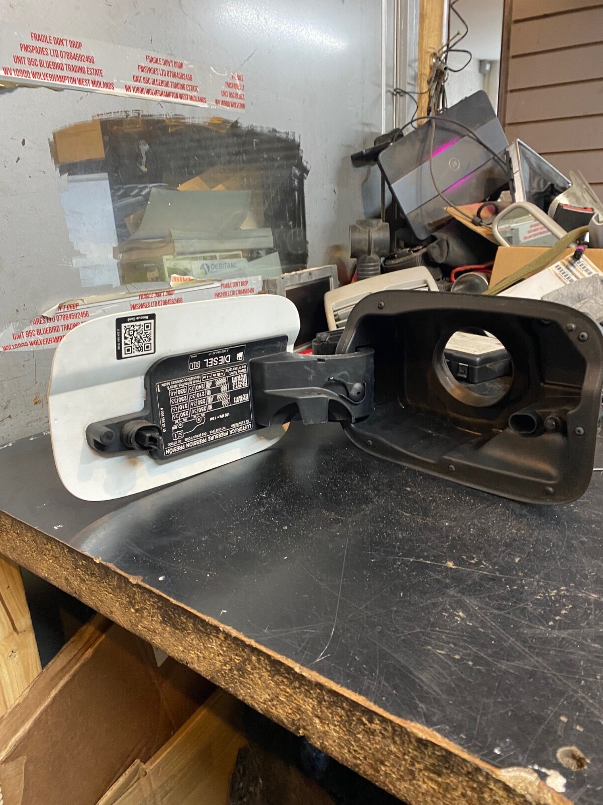 MERCEDES W204 C220 ESTATE FUEL CAP COVER FLAP MECHANISM A2047500103 ...