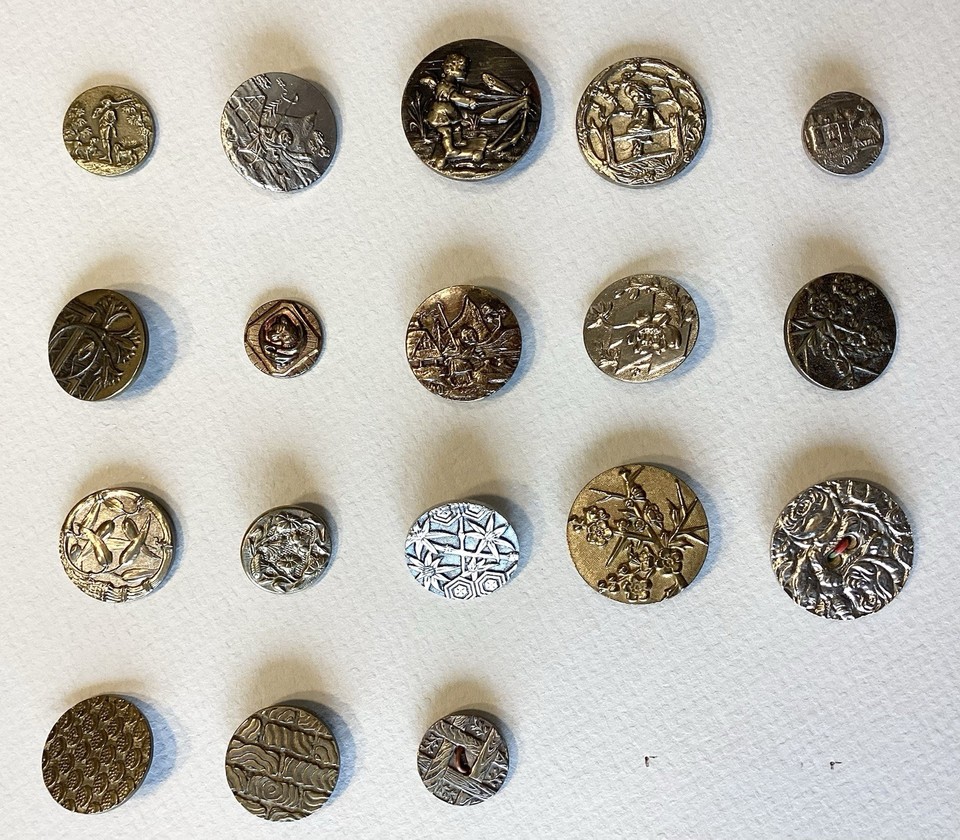 BEAUTIFUL CARD OF 28 FRENCH TIGHT METAL ANTIQUE BUTTONS | eBay UK