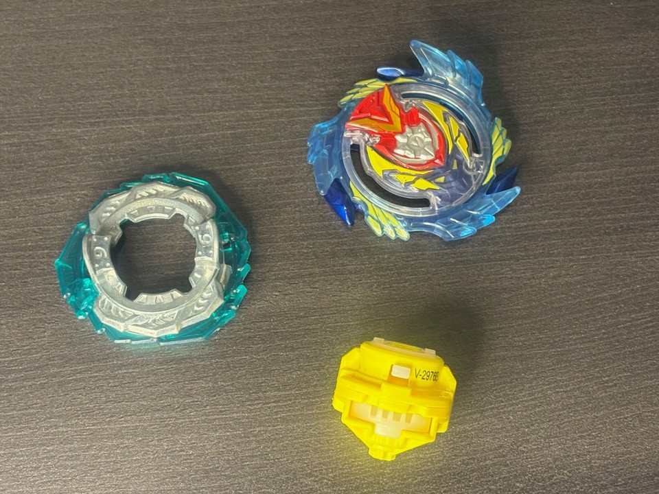 Strike Valtryek V3 6V Vortex Reboot Valkyrie Battle Tower Beyblade ...