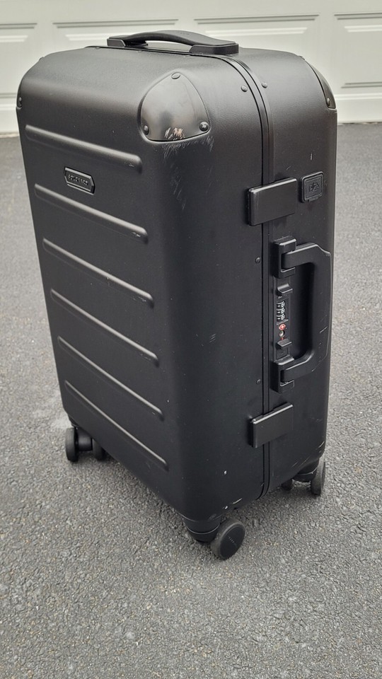 Solgaard Hard Shell 4-wheel Spinner Carry-On Original 22" US | Baltic ...
