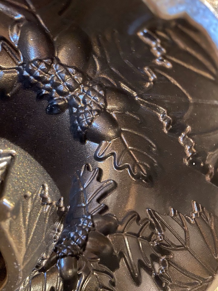 Nordic Ware Autumn Wreath Acorns Fall Harvest Bundt Cake Pan Bronze 10 ...