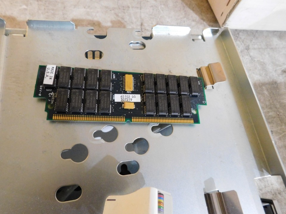 Digital Equipment (DEC) VAX-4000-105. 48DBM-B9-A01 Micro Computer ...