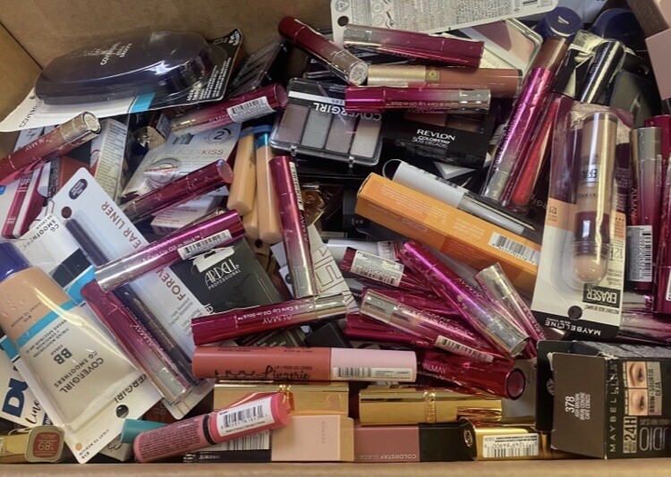 Makeup Sold In Bulk | Saubhaya Makeup