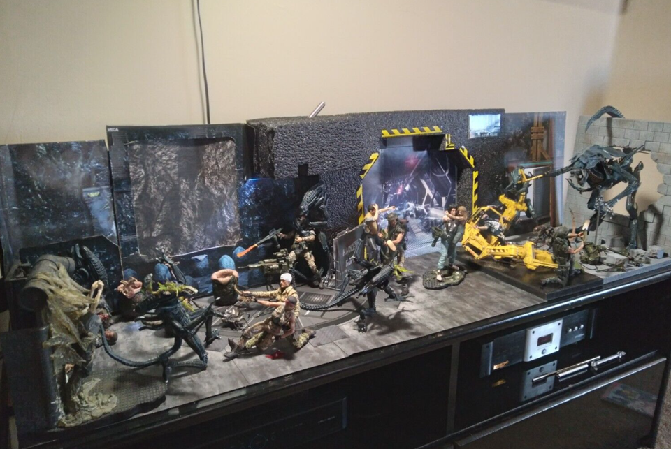 NECA ALIENS HUGE LOT DIORAMA RIPLEY,NEWT,HICKS,HUDSON,QUEEN, XENOMORP U ...