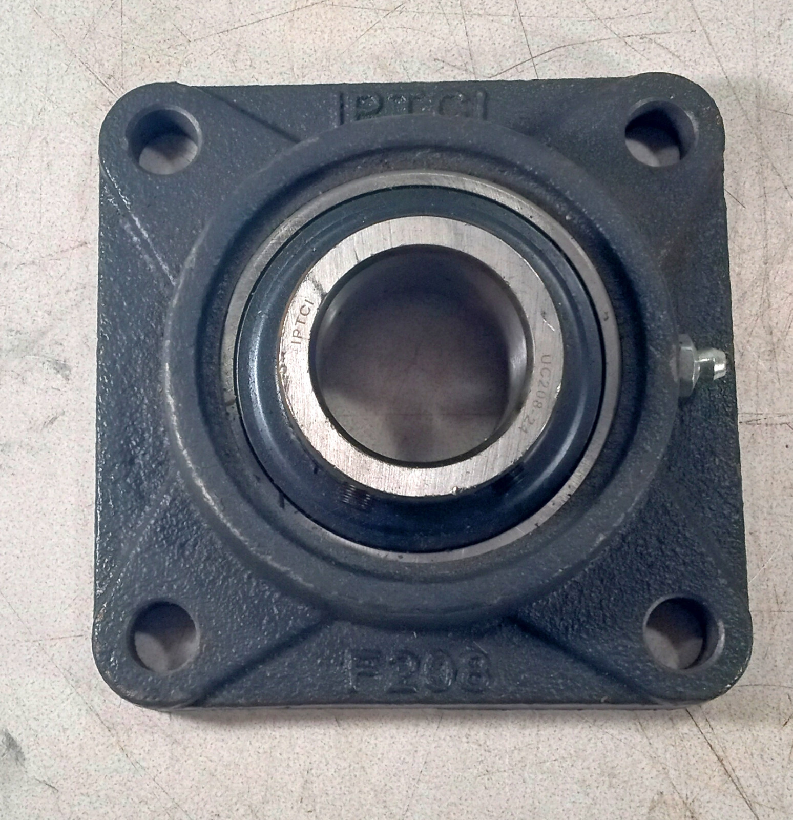 1 NEW IPTCI UC208-24 F208 4 BOLT FLANGE PILLOW BLOCK BEARING NNB **MAKE ...