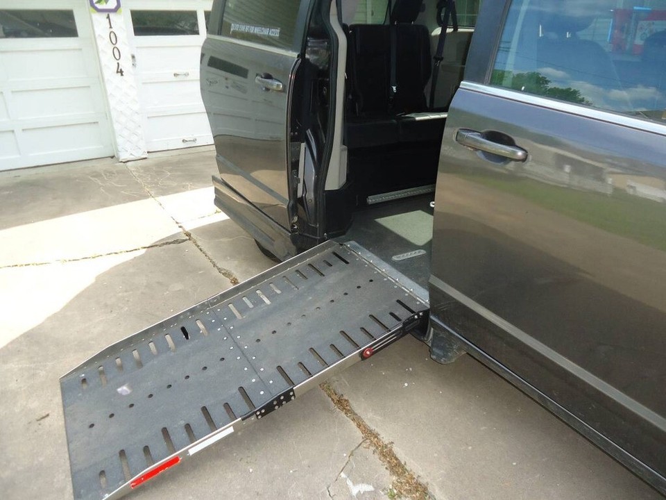 2019 Dodge Grand Caravan SXT 4dr Wheelchair Accessible Mini Van Stock ...