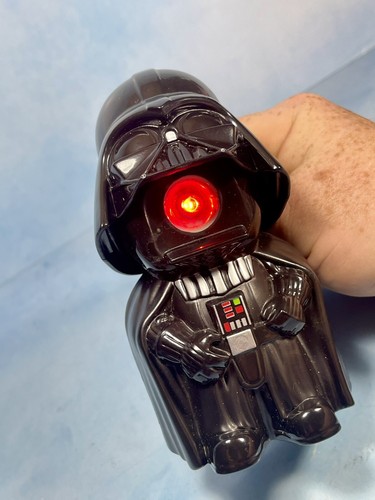 Star Wars LIGHT UP DARTH VADER RED FLASHLIGHT W/ HANDLE 5" Plastic Toy ...