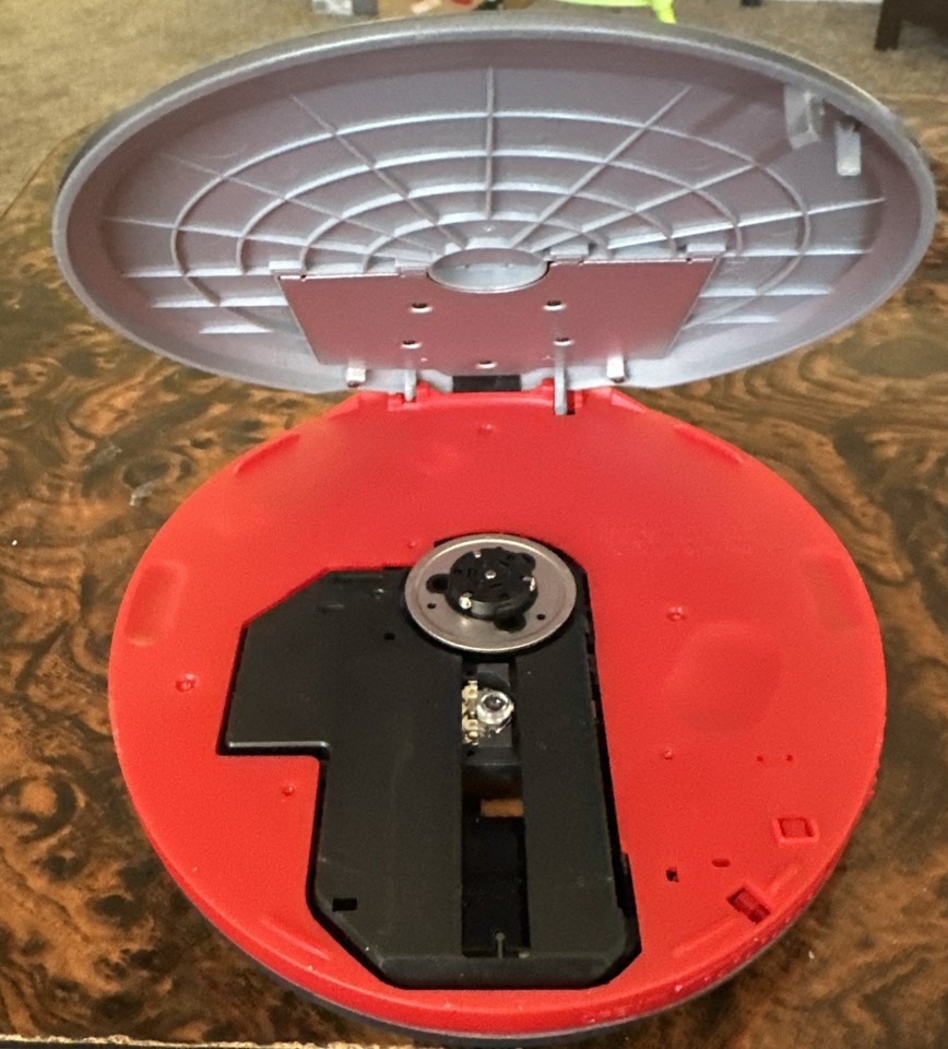 Aiwa EASS 3X Portable CD-R/RW Playback CD Player Silver Red XP-V710C ...