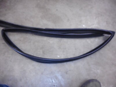 2005 VOLVO XC90 LEFT DRIVER FRONT WINDOW WEATHERSTRIP | eBay