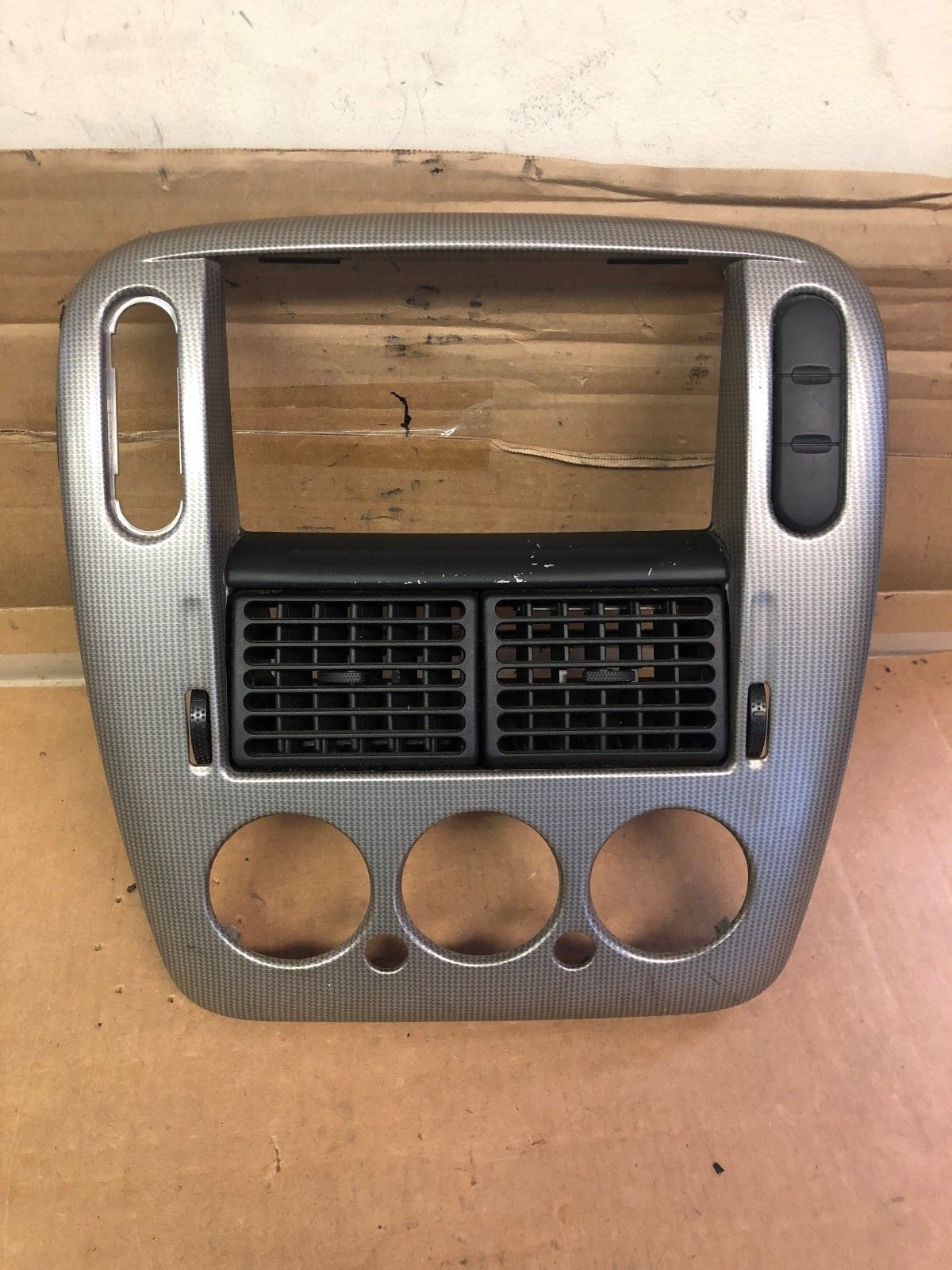 05 FORD EXPLORER RADIO BEZEL WITH VENTS | eBay