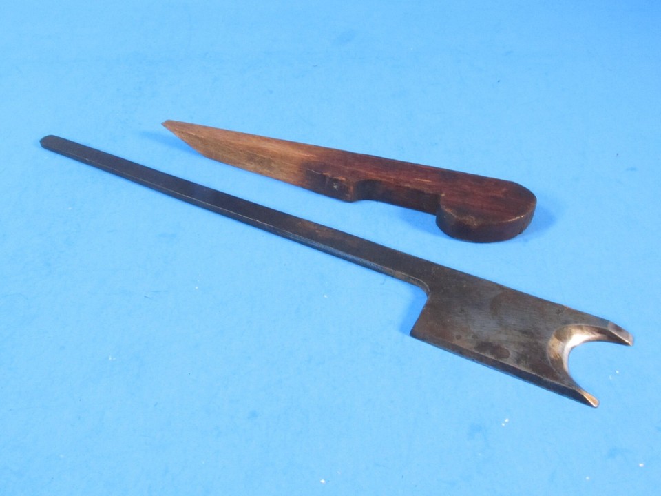 unusual curved & tailed coachmakers 1" boxed side bead wood molding ...