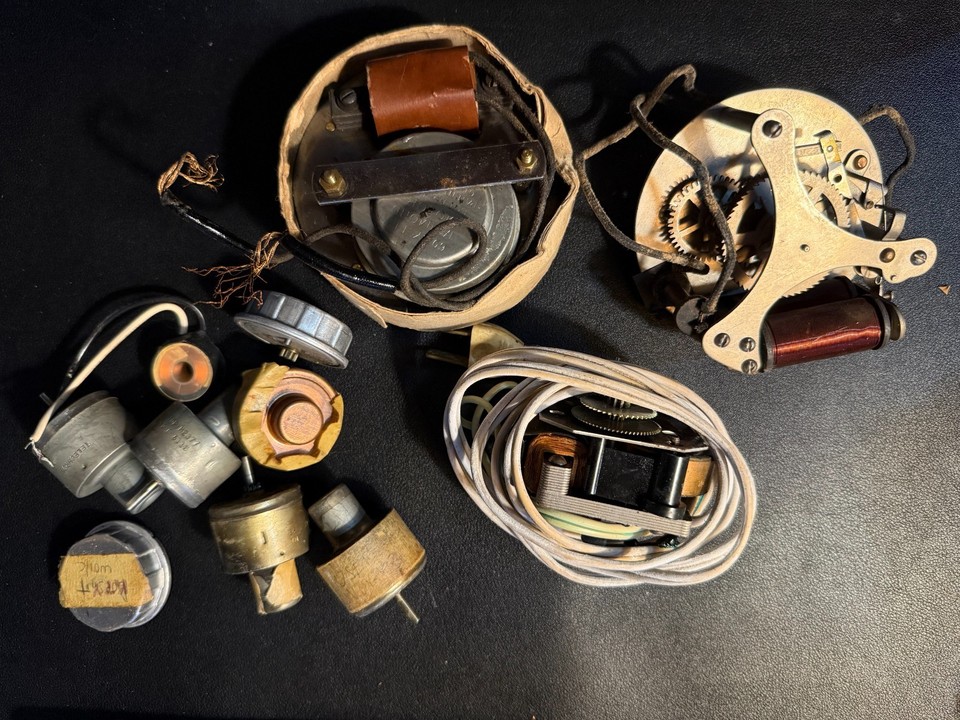 Lot of Vintage Electric Clock Parts Movements Motors Coils Untested ...