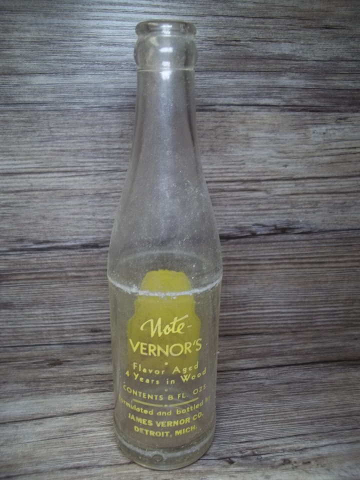 Vernor's Ginger ale soda bottle Detroit Mich. aged 4 years in wood Z27 ...
