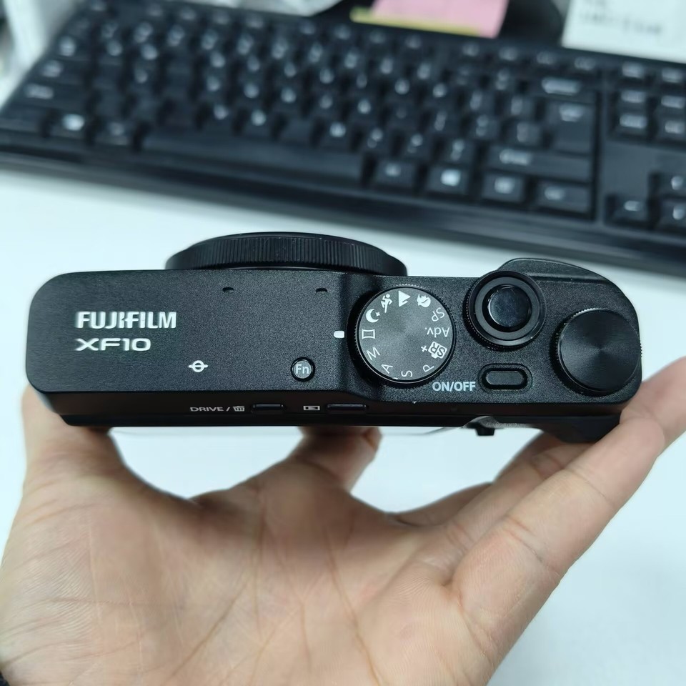 Fujifilm Fuji XF10 24.2 MP Compact Digital Camera Champagne Black -95% ...