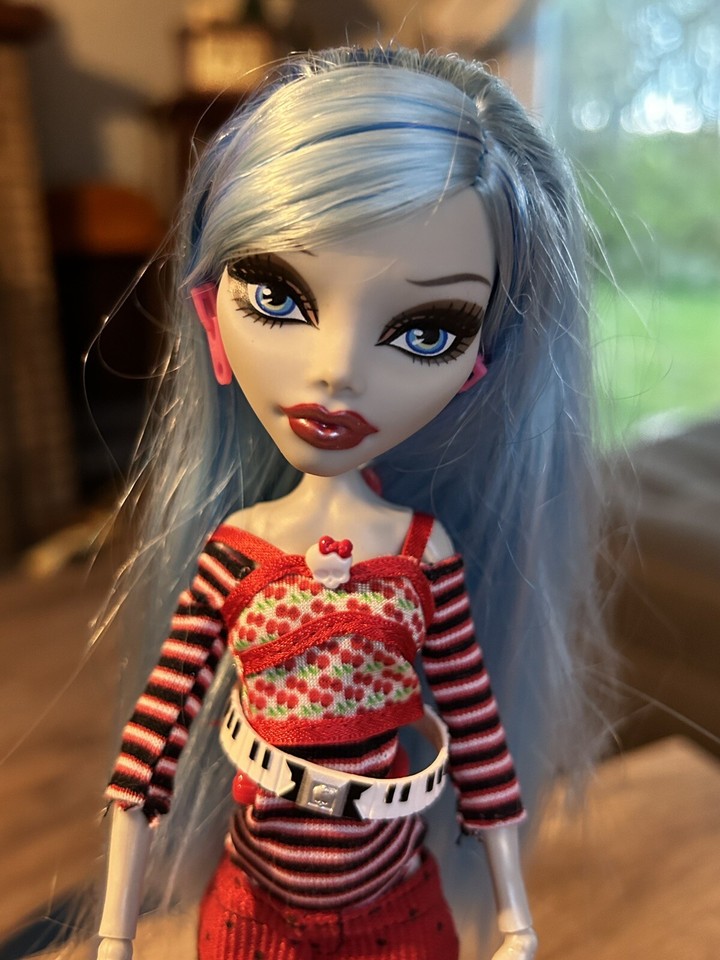 Monster High First Wave G1 Ghoulia Yelps Doll Owl Stand Purse Brush Blk ...