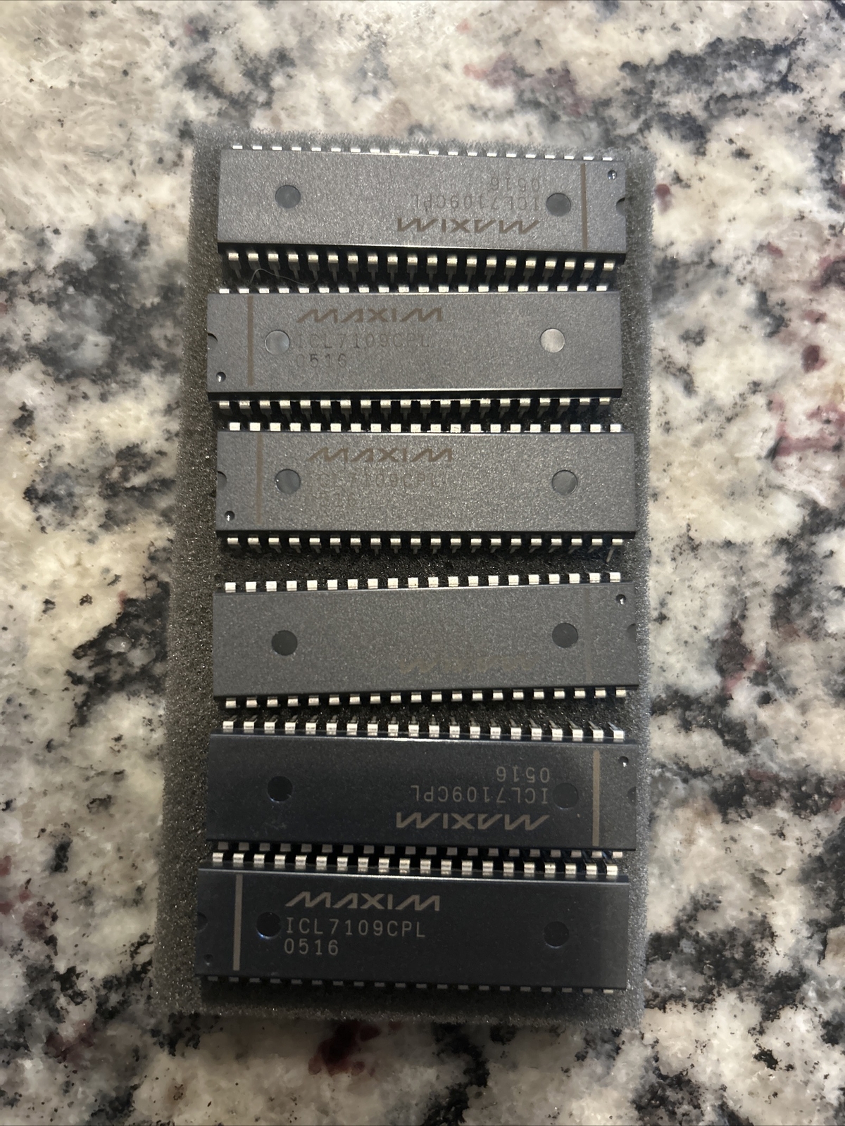 ICL7109CPL Maxim 12-BIT Analog to Digital Converters x6 pieces | eBay