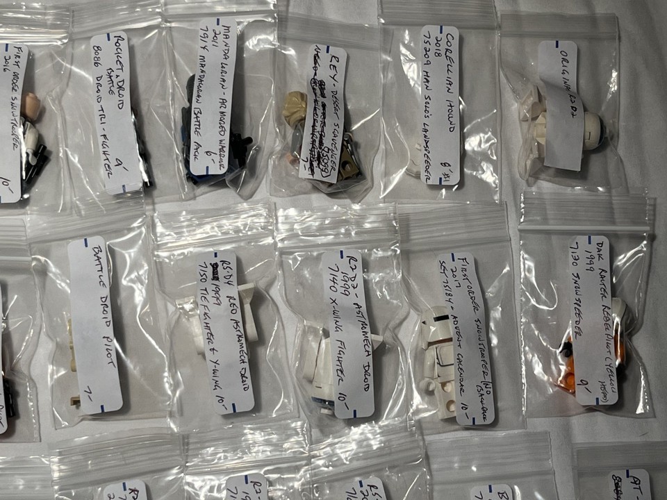 Lego Star Wars Minifigures-LOT OF 31-With Weapons & Accessories /$373 ...