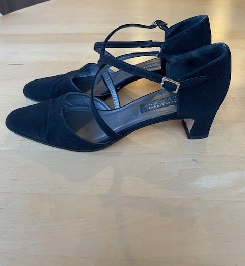 Classiques Entier Women's 2" Dress Heels/Pumps/Shoes 8B Black Suede w ...