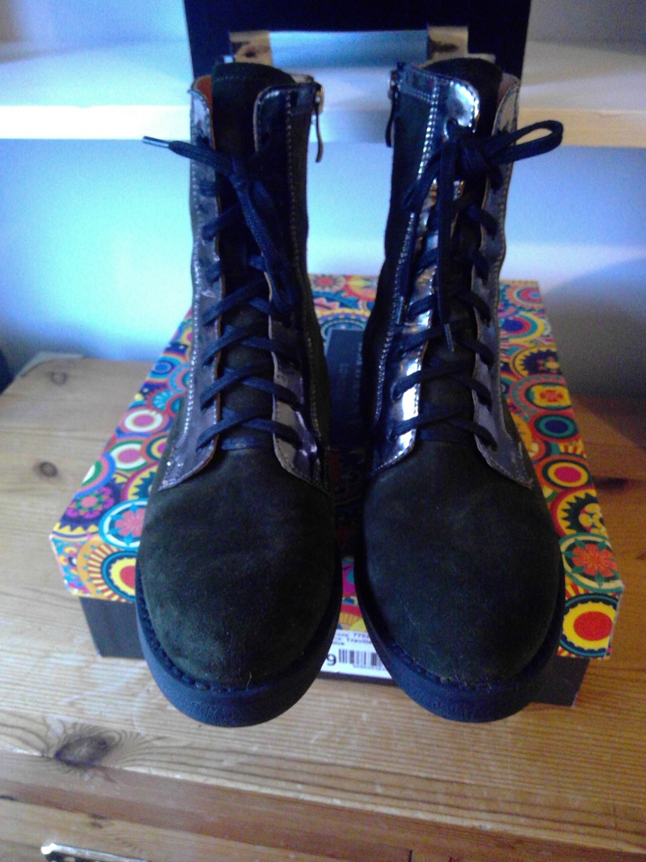 EMBASSY LONDON 'Traviller' olive green leather boots, size 6 / 39 in ...