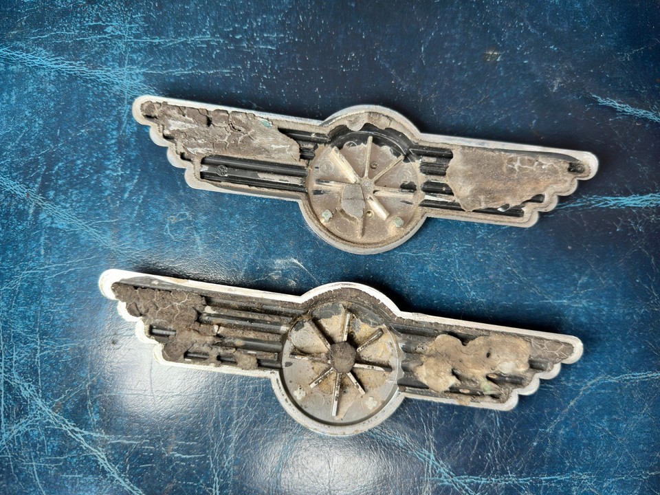 Used Classic Mini Cooper Bonnet & Boot Badges x 2 Wreaths - Austin ...