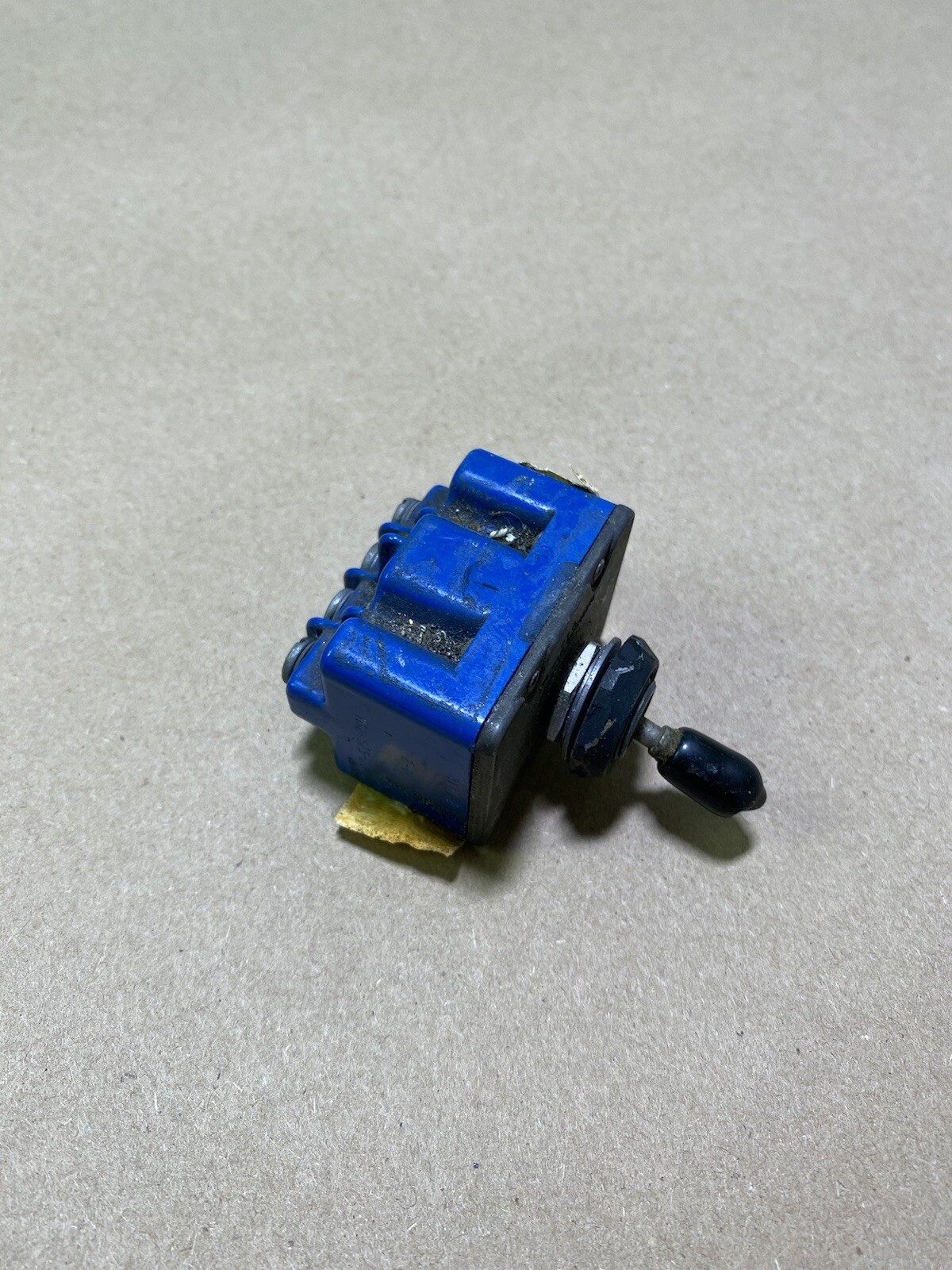 Cessna Honeywell Micro Switch Toggle MS24525-22 (0129) for sale online ...