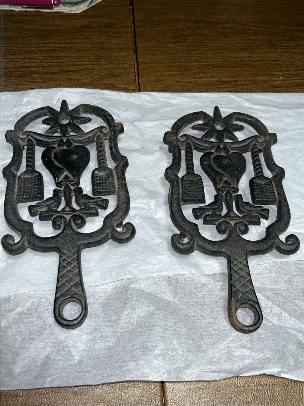 Footed Trivet Vintage Wilton Black Cast Iron Set 2 Dutch Plaque hearts ...