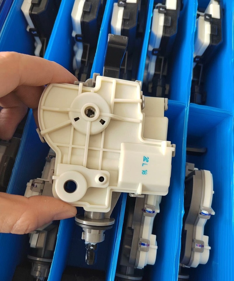 Toyota Genuine Fuel Lid Lock Actuator 77030-0R010 for RAV4 Highlander ...