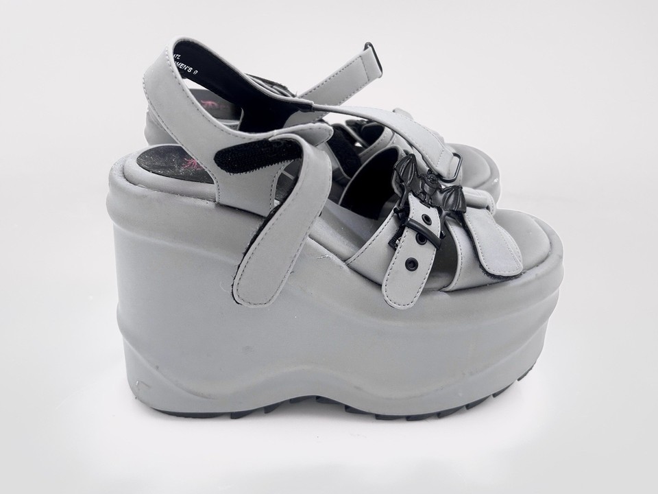 Demonia Wave-13 Sandals Womens 12 Gray Reflective 6" Platform Goth Bat ...