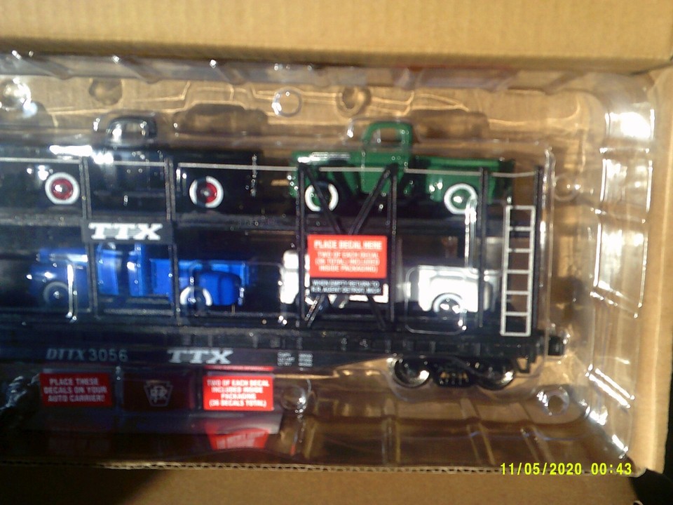 Menards ~ 14-3/4" Bi-level TTX auto carrier with interchangeable road ...