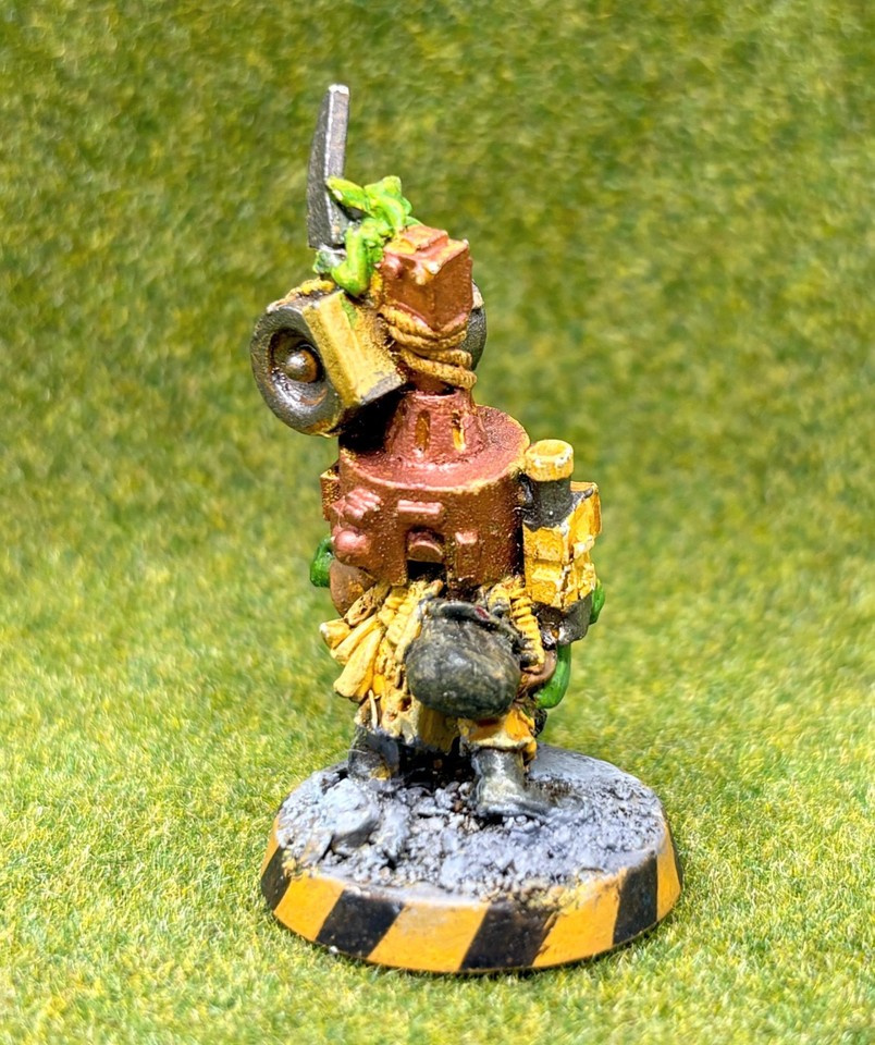 Warhammer 40k: Space Orks - Gretchin Assistants & Ammo Grots (3 Models ...