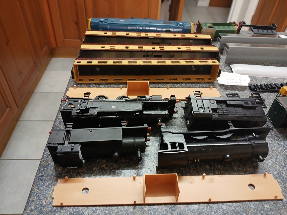 Bundle Plastic OO Models Part Models Bodies Tenders Part Coaches Random ...