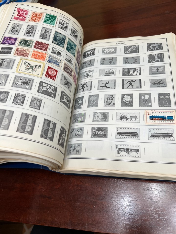 LOADED Vintage 1966 Ambassador World Stamp Album w/Thousands of Stamps ...
