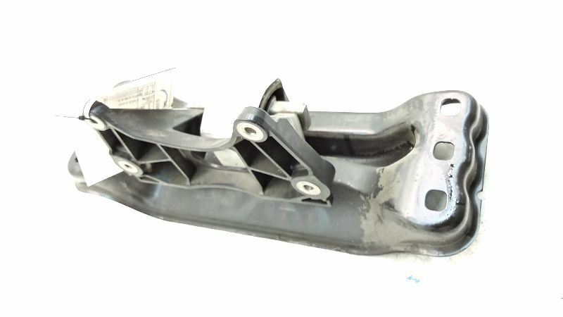 2017 Mercedes Benz GLC300 X253 Transmission Mount Bracket A2052405100 ...