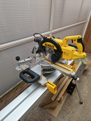 DEWALT DWS773-GB 216mm Electric Sliding Compound Mitre Saw And DE7033 ...