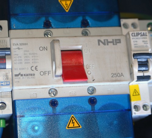 NHP Concept Premier Plus panel 160A switch 24 POLES distribution ...