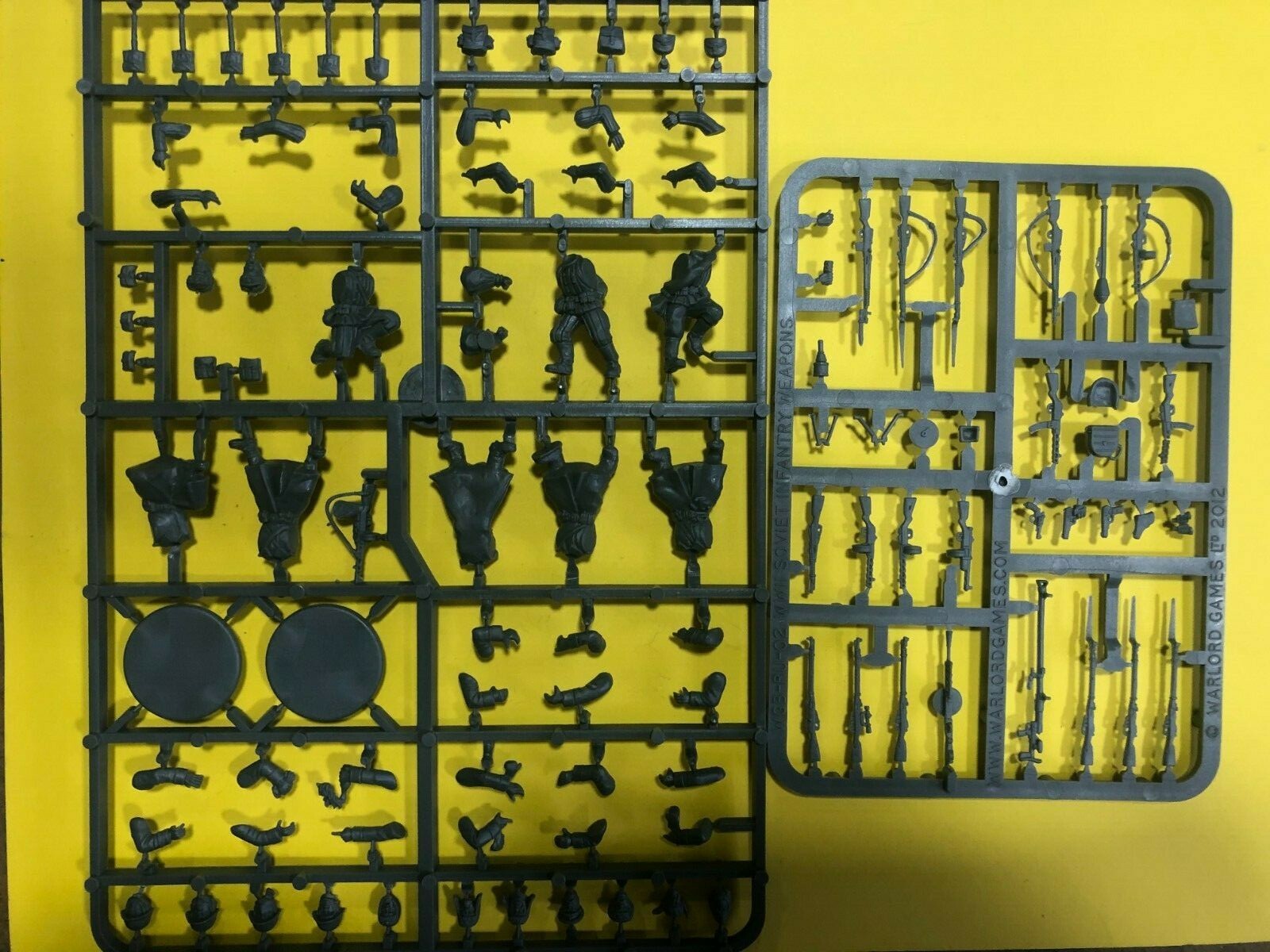 2x SOVIET INFANTRY (WINTER) SPRUES + WEAPON SPRUE - BOLT ACTION ...