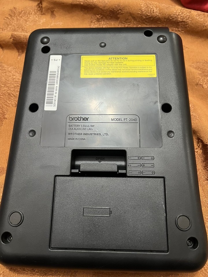 Brother Label Maker PT-2040 Battery Operated Portable w/ Labels Works ...