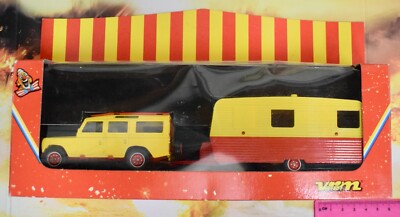 Die Cast Verem Pinder Circus Land Rover and Caravan Ref 806 | eBay