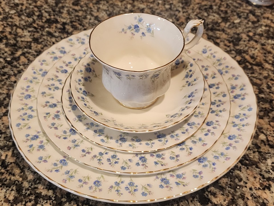Vintage Royal Albert Memory Lane 49 Pc Dinnerware Set ( 10 Place ...