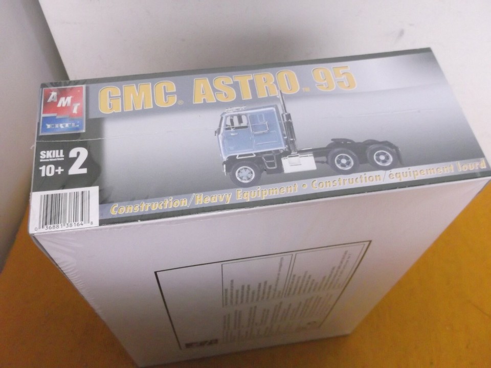 AMT ERTL GMC ASTRO 95 SEMI HIGHWAY TRACTOR NOS 1:25 SCALE 2004 SEALED ...